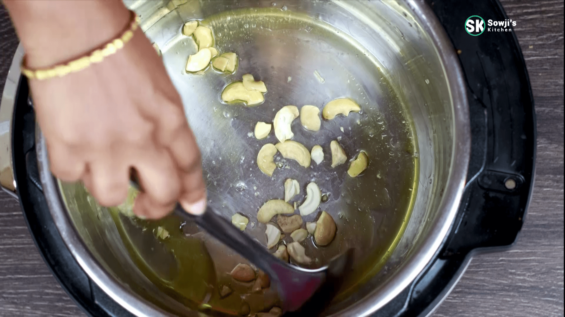 INSTANT POT Bisibelebath |Hot Lentil Rice |bisibelabath recipe |Bisi ...